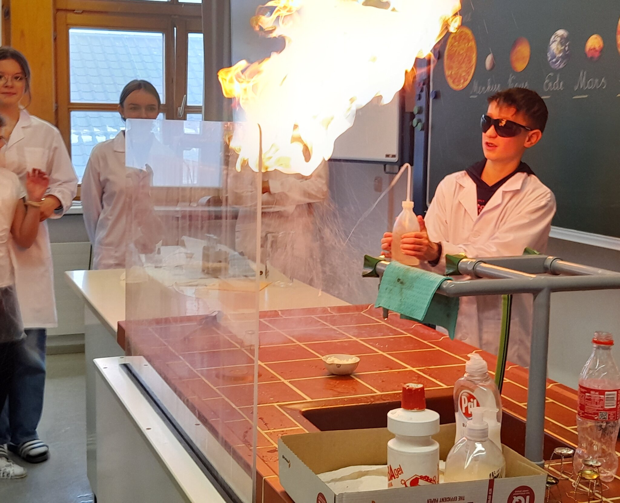 Experimentier-Workshop: Chemische Reaktionen begeisterten Aegidis ...