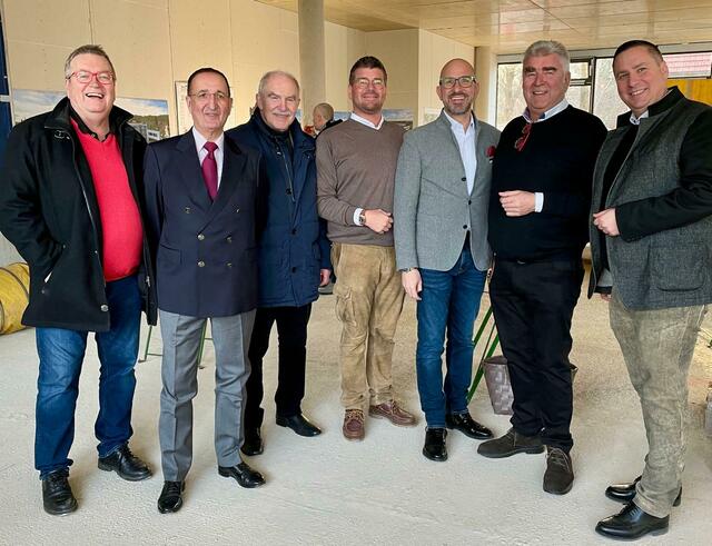 Leibnitz: Gleichenfeier für neues Flaggschiff im Kindermann Zentrum ...