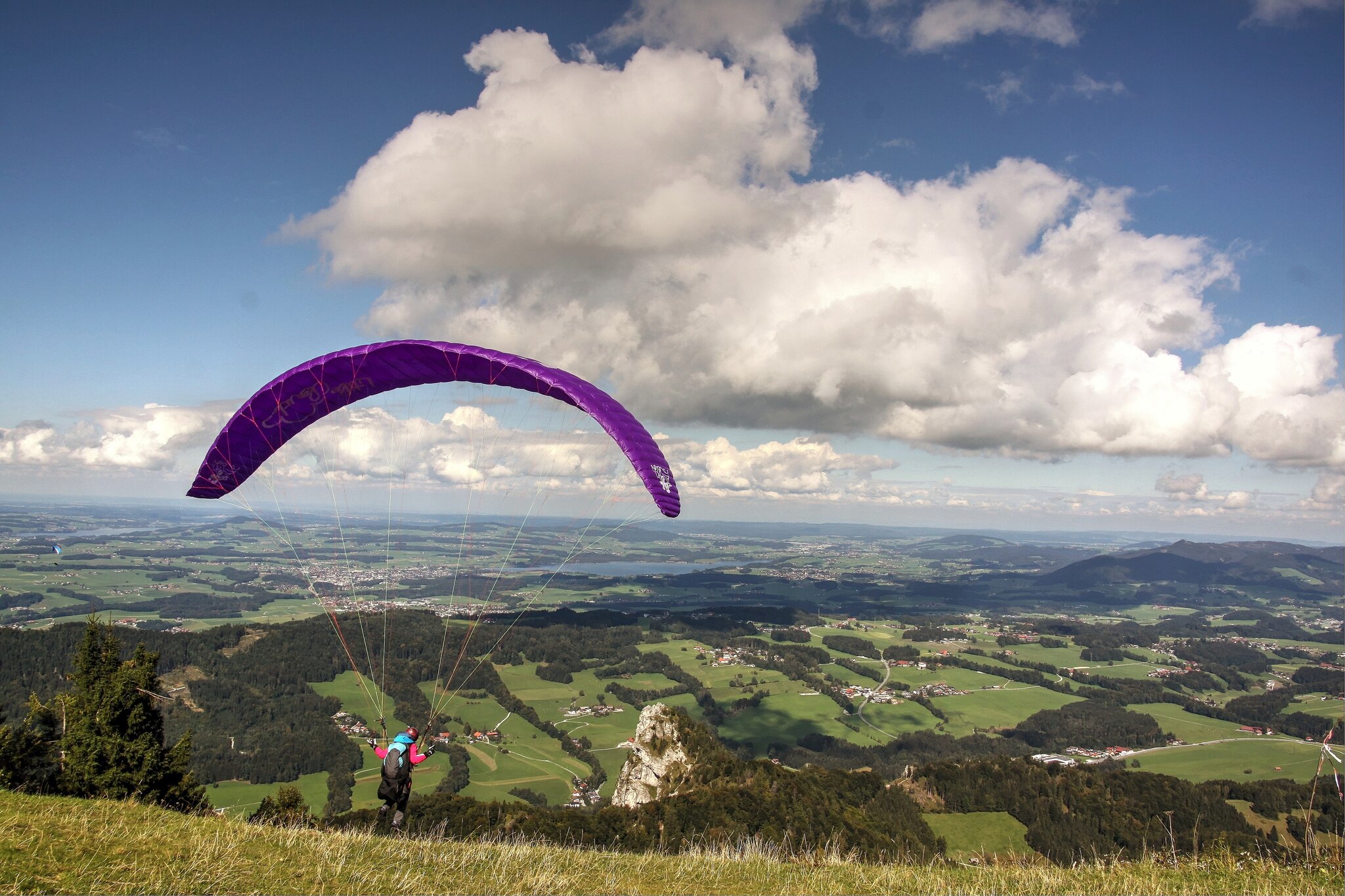 Nach dem Start vom Gaisberg-Gipfel: Paragleiter blieb in Baumgruppe ...