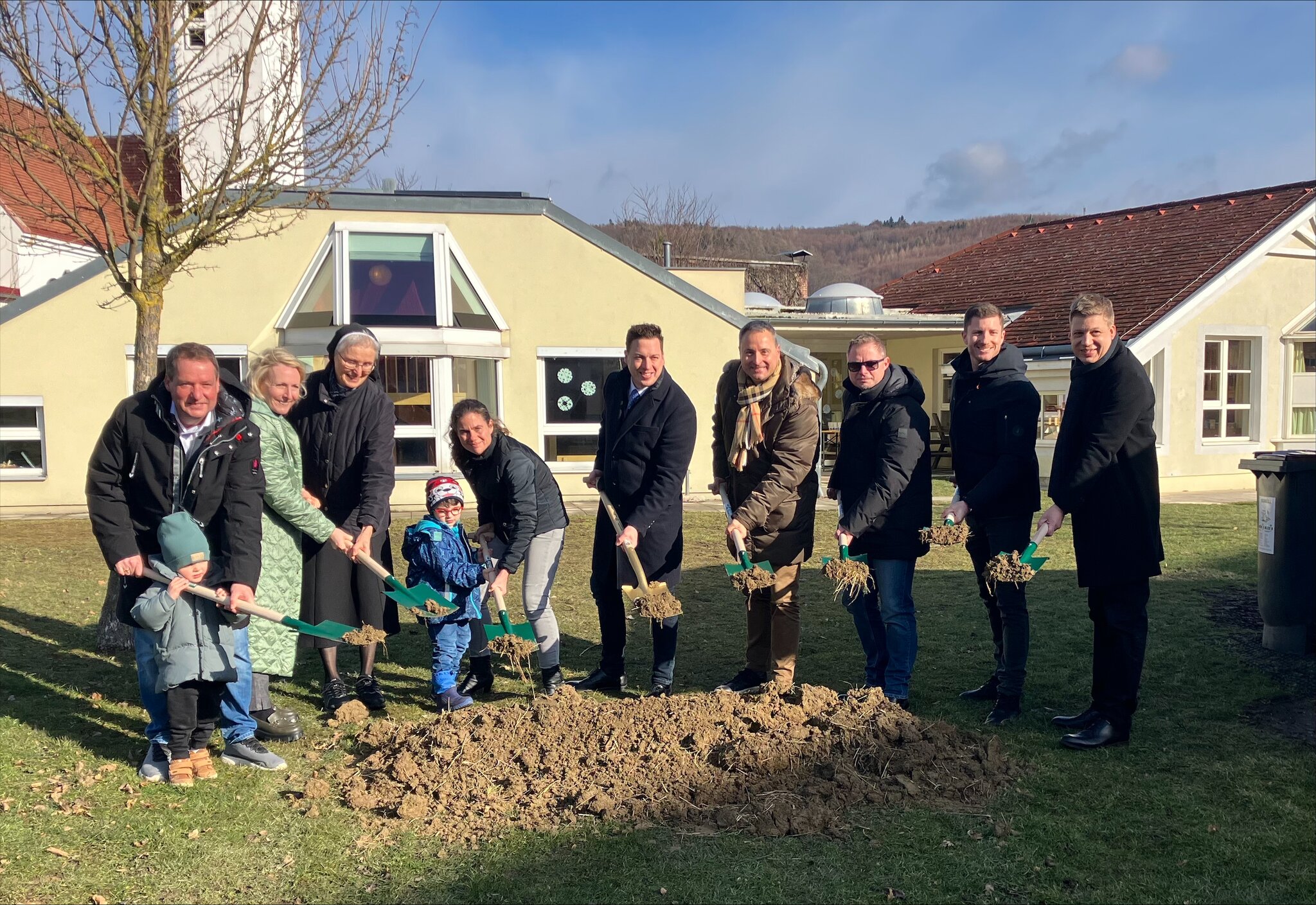 Kindergarteninitiative: Feierlicher Spatentstich der neuen Gruppe ...