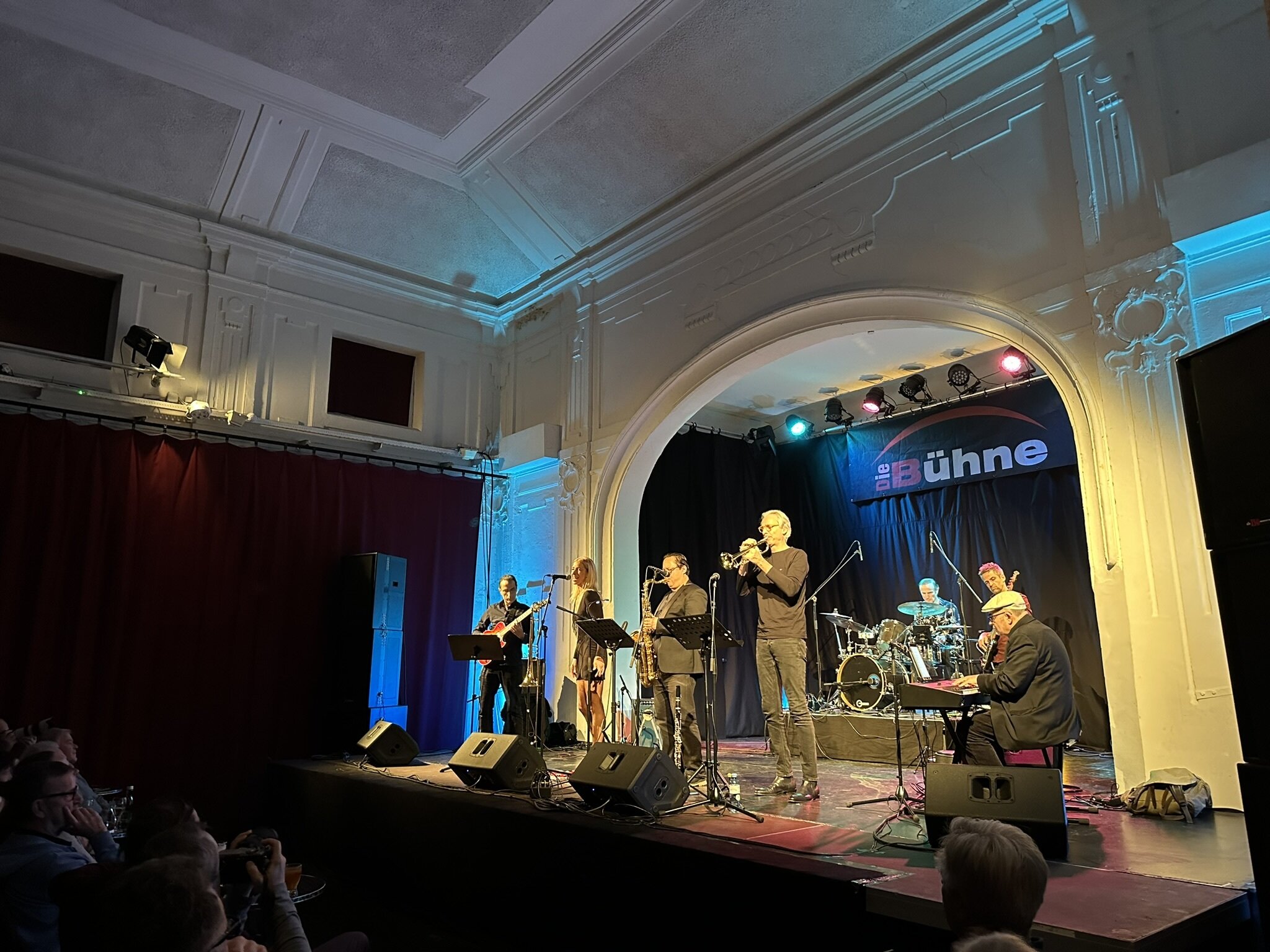 Susan Blake & Band: Eine musikalische Fusion aus Temperament und ...