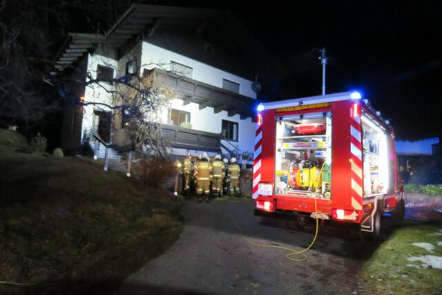 Alarmierung: "Rauch im Heizraum": Feuerwehr Pfarrwerfen mit Atemschutz ...