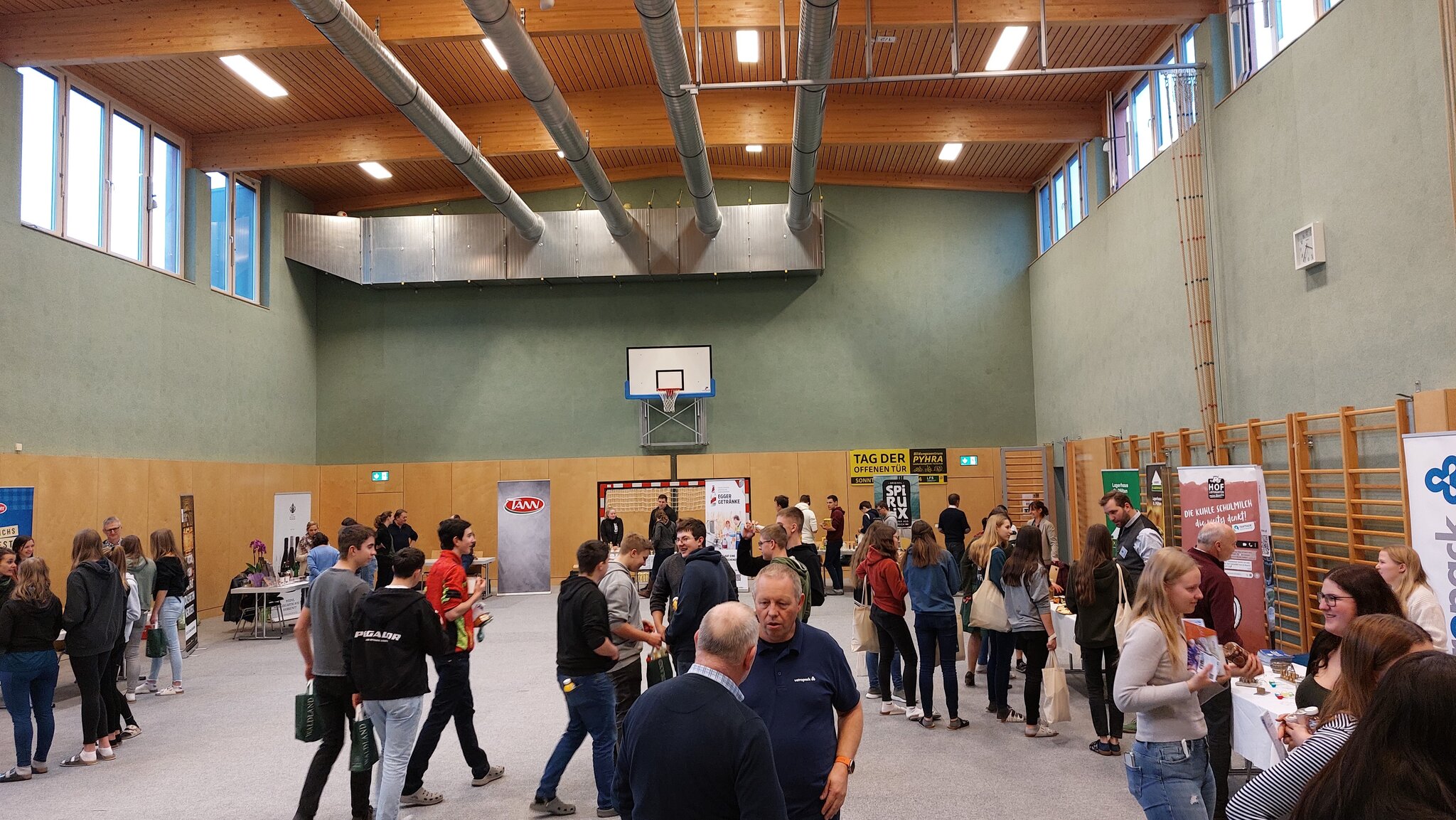 Betriebe stellen sich vor: Erfolgreicher 1. Tag der Wirtschaft in der LFS Pyhra - St. Pölten