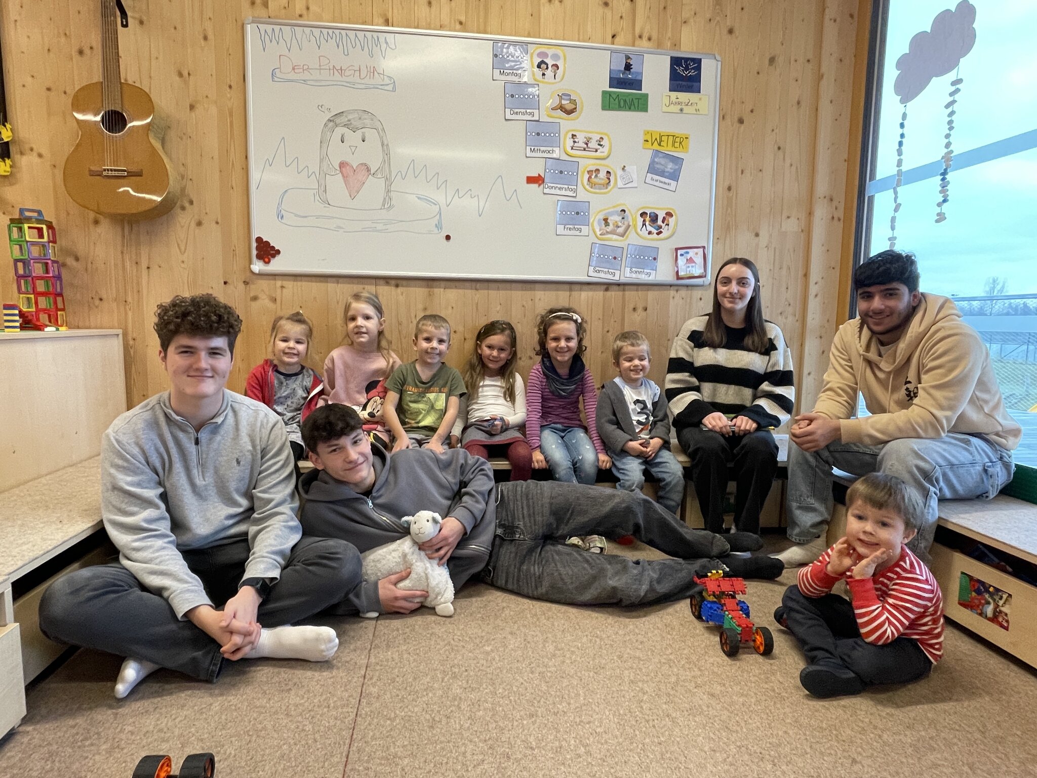 Schöne Aktion: Perger HAK-Schüler lasen 250 Kindergarten-Kindern vor - Perg