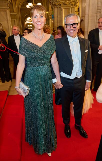 Best Dressed: Die schillerndsten Kleider & schönsten Roben am Opernball ...