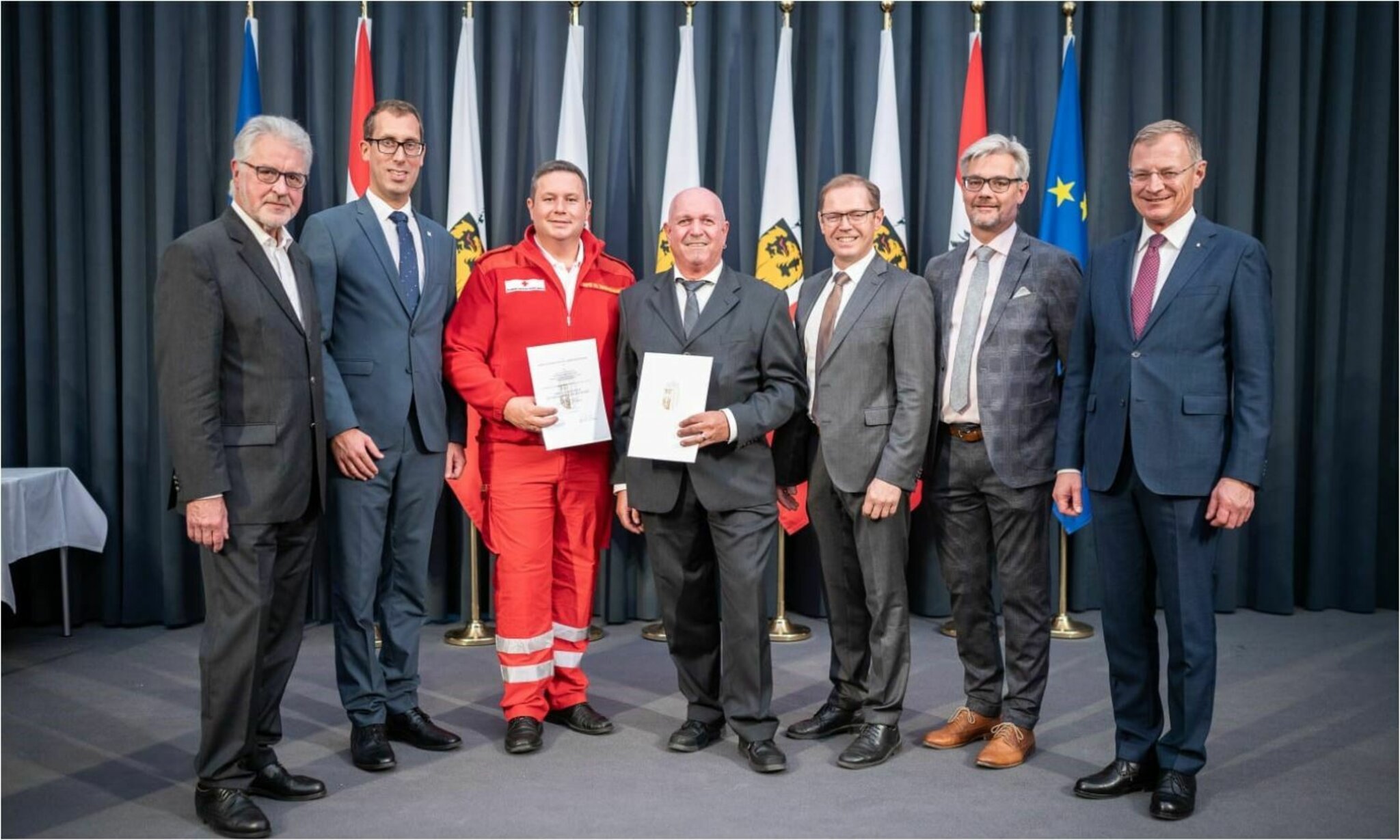 Jahrzehnte beim Roten Kreuz: Rettungsdienstmedaillen für Brunnbauer und ...