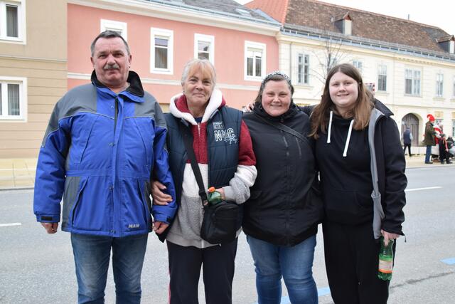 Faschingsumzug in Langenzersdorf: Hühnerstall, kranke Helfer und ein ...