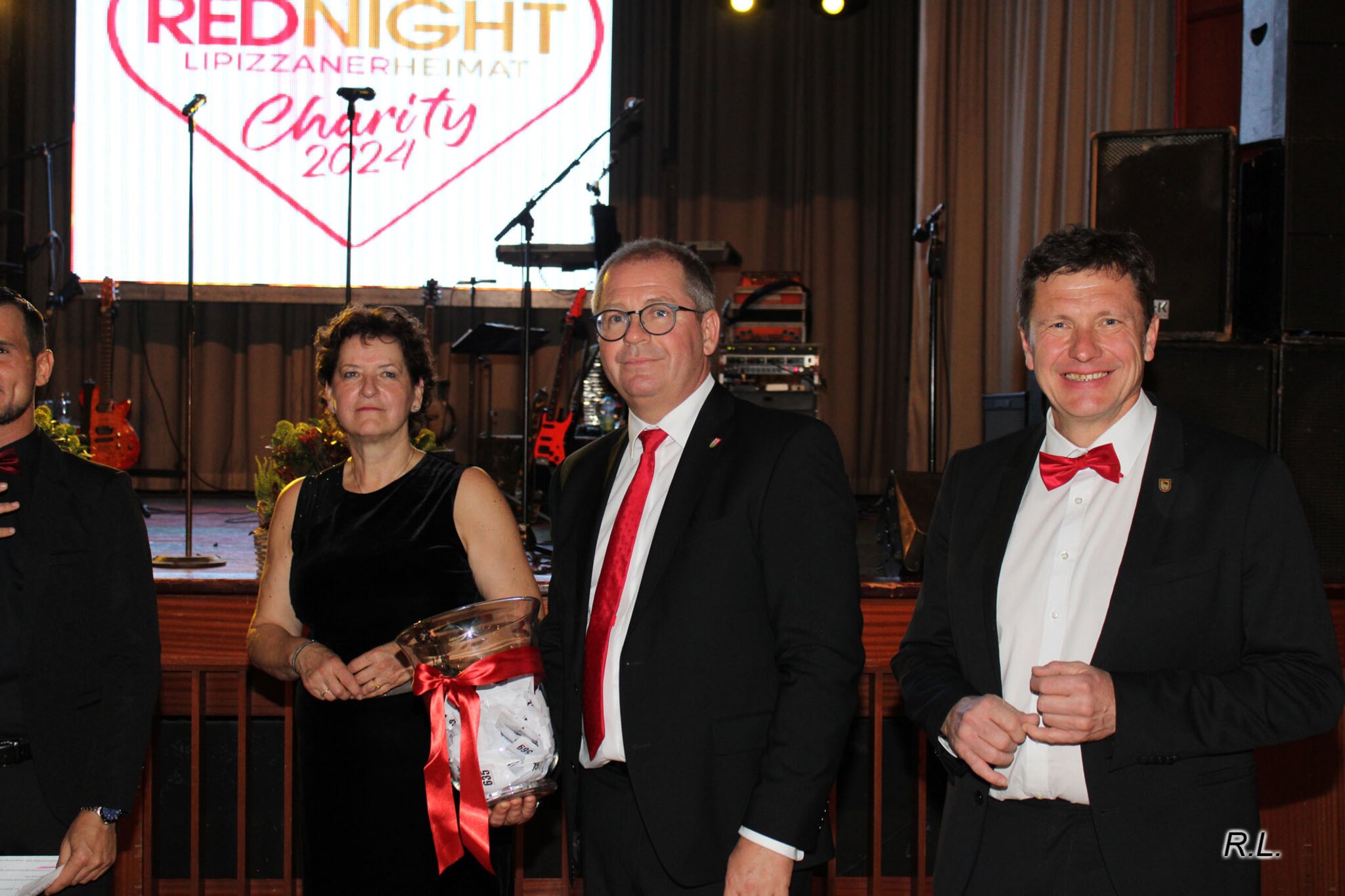 Rednight in Bärnbach: Bildergalerie: Die Verlosung beim Rednight Ball in Bärnbach - Voitsberg