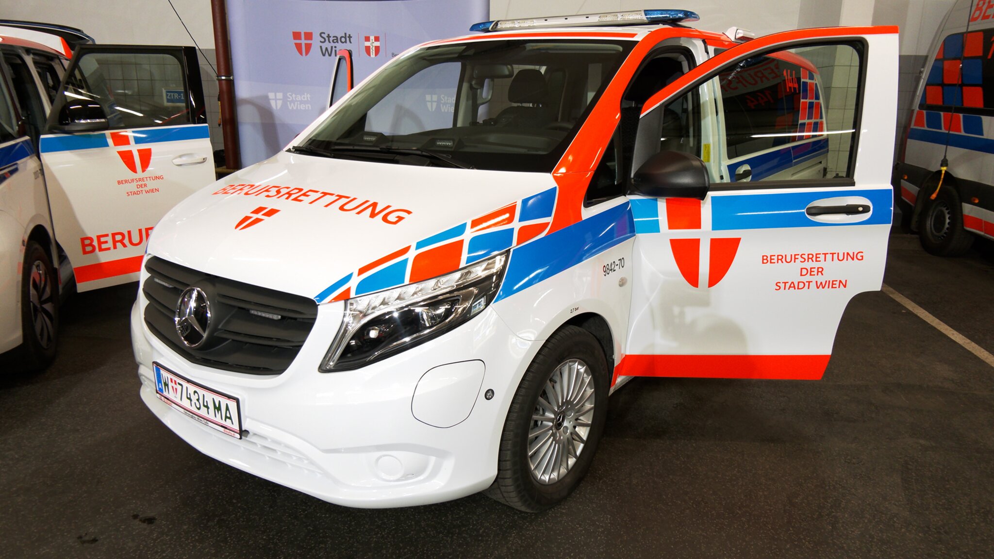 Ab sofort im Einsatz: Wien bekommt erstes E-Rettungsfahrzeug ...