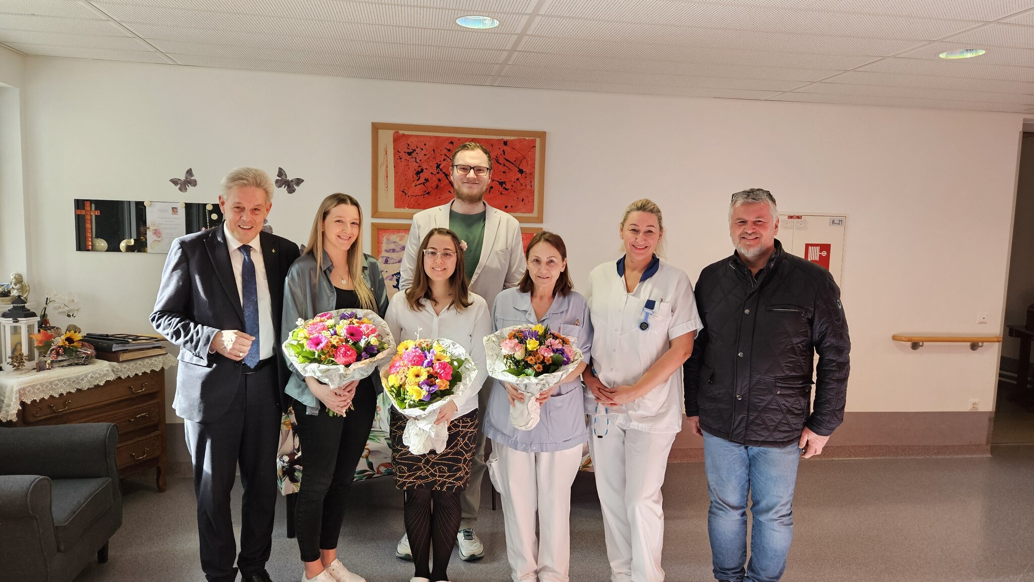 Bezirk Neunkirchen: Blumengrüße für die Damenwelt - Neunkirchen