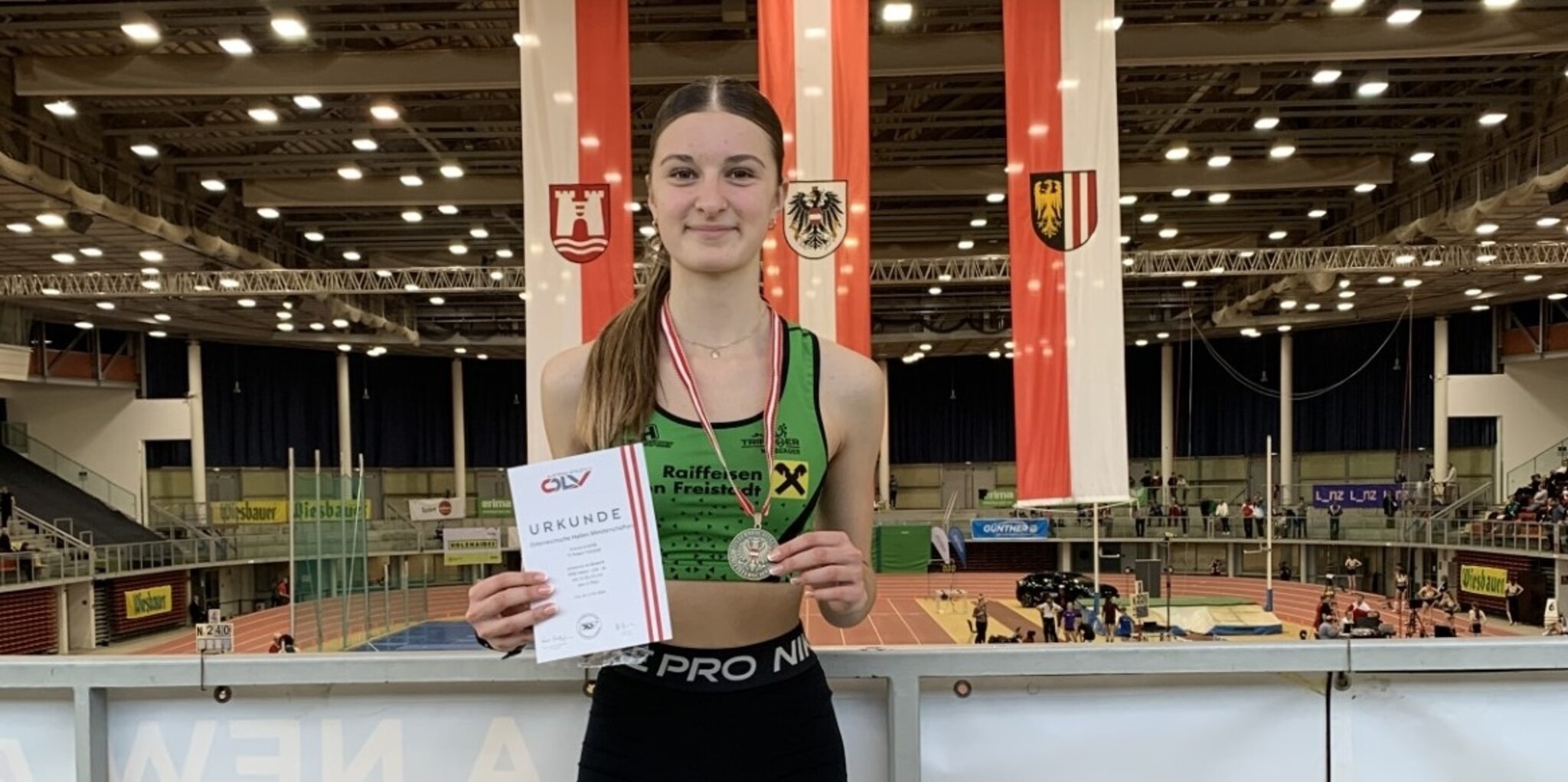 Staatsmeisterschaft in Linz: Emma Scherb aus Rainbach raste über 3.000 ...