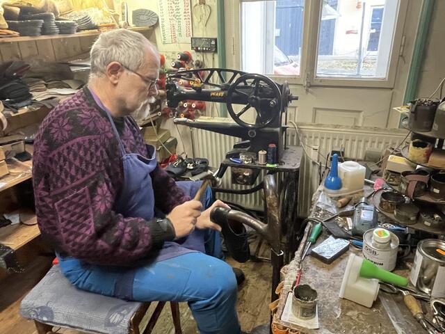 Leibnitz: Reparierte Schuhe warten bei Schuster Bernhard auf ihre ...