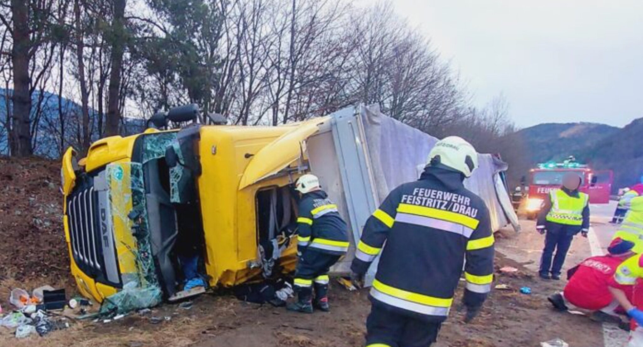 A10 Tauernautobahn: Schwerer Unfall mit Lkw forderte einen Verletzten - Villach