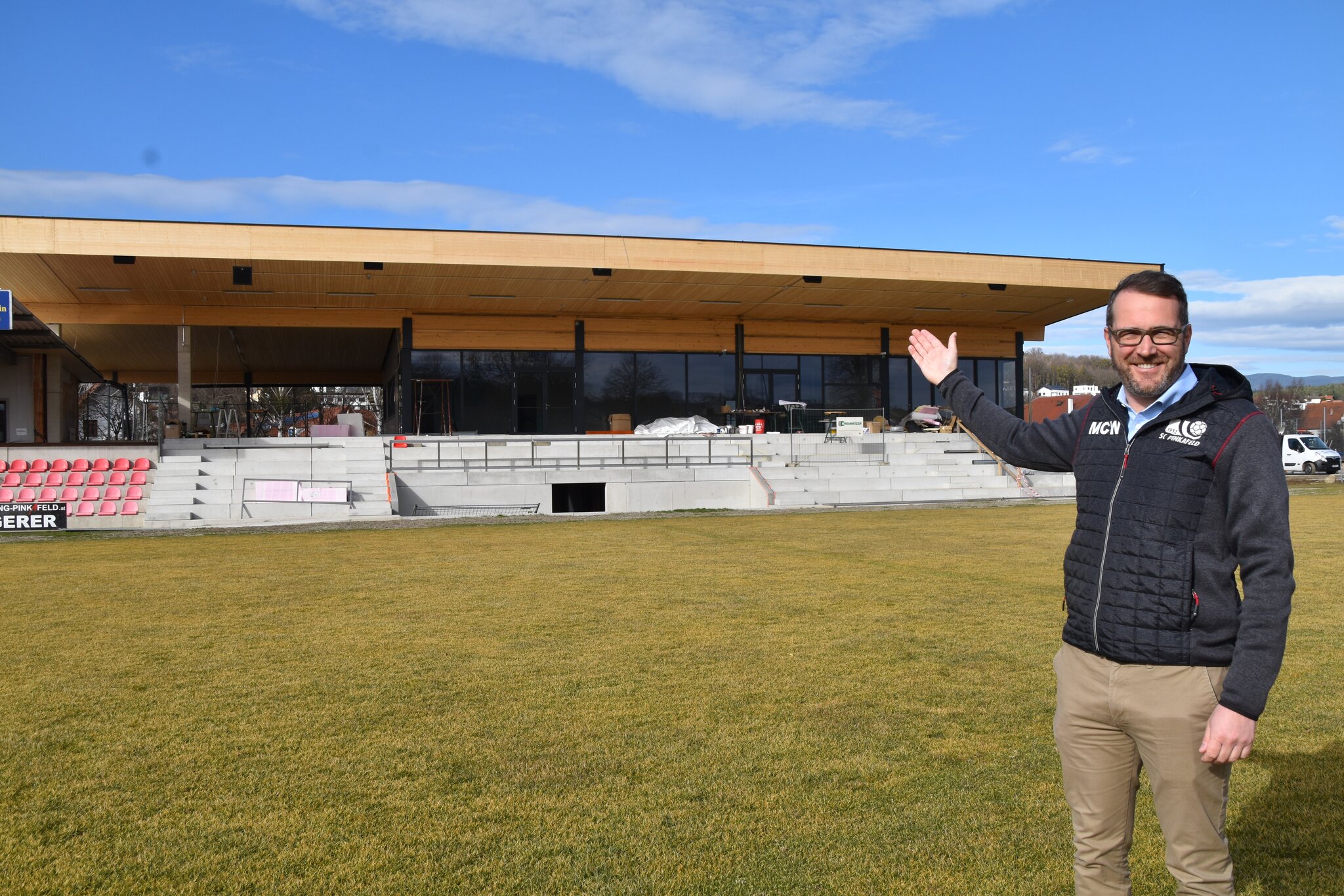 SC HERZ Pinkafeld: Neue Tribüne mit freiem Blick aufs gesamte Spielfeld ...