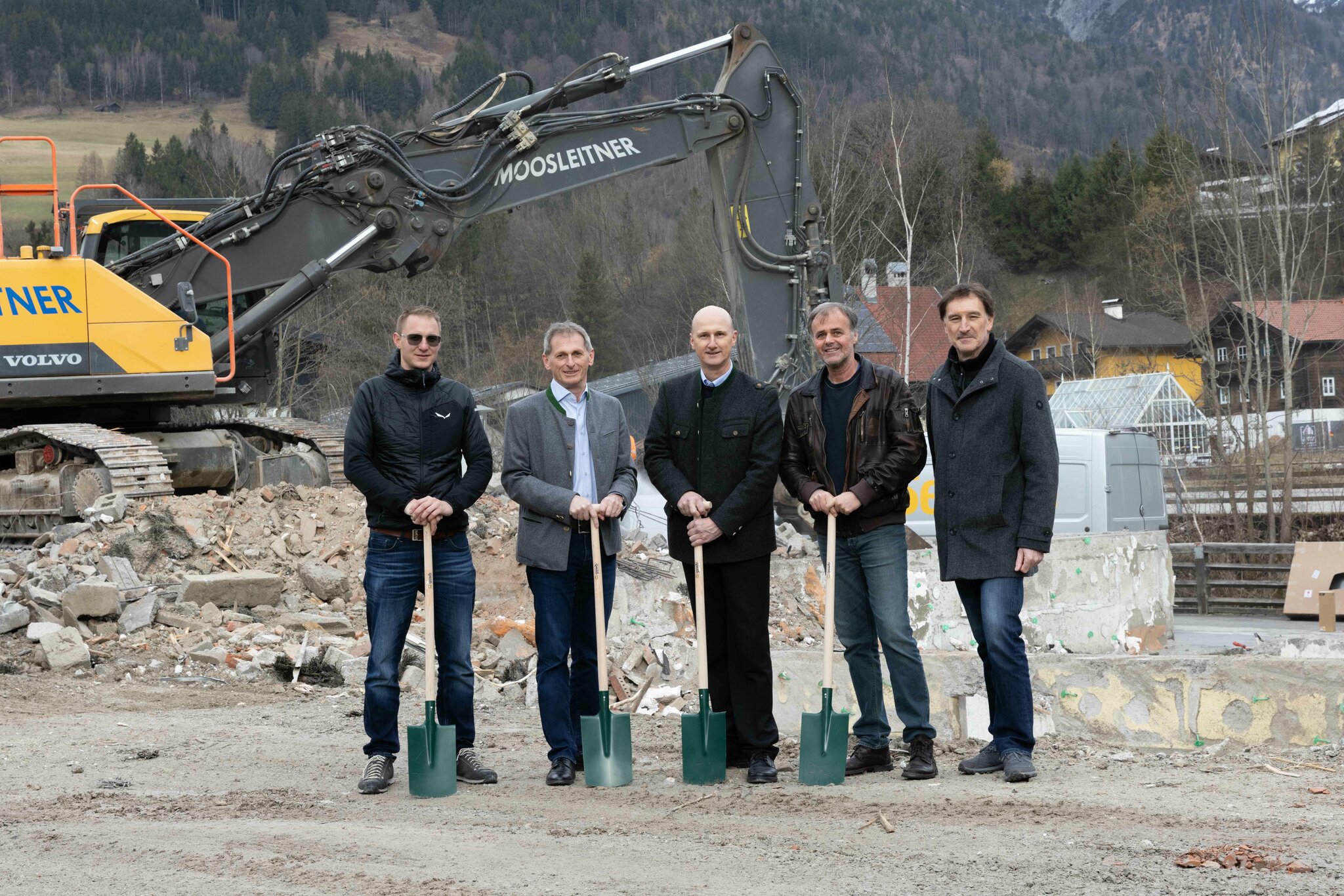 Siedlungserneuerung: Spatenstich in der Kohlplatzsiedlung in Tenneck ...