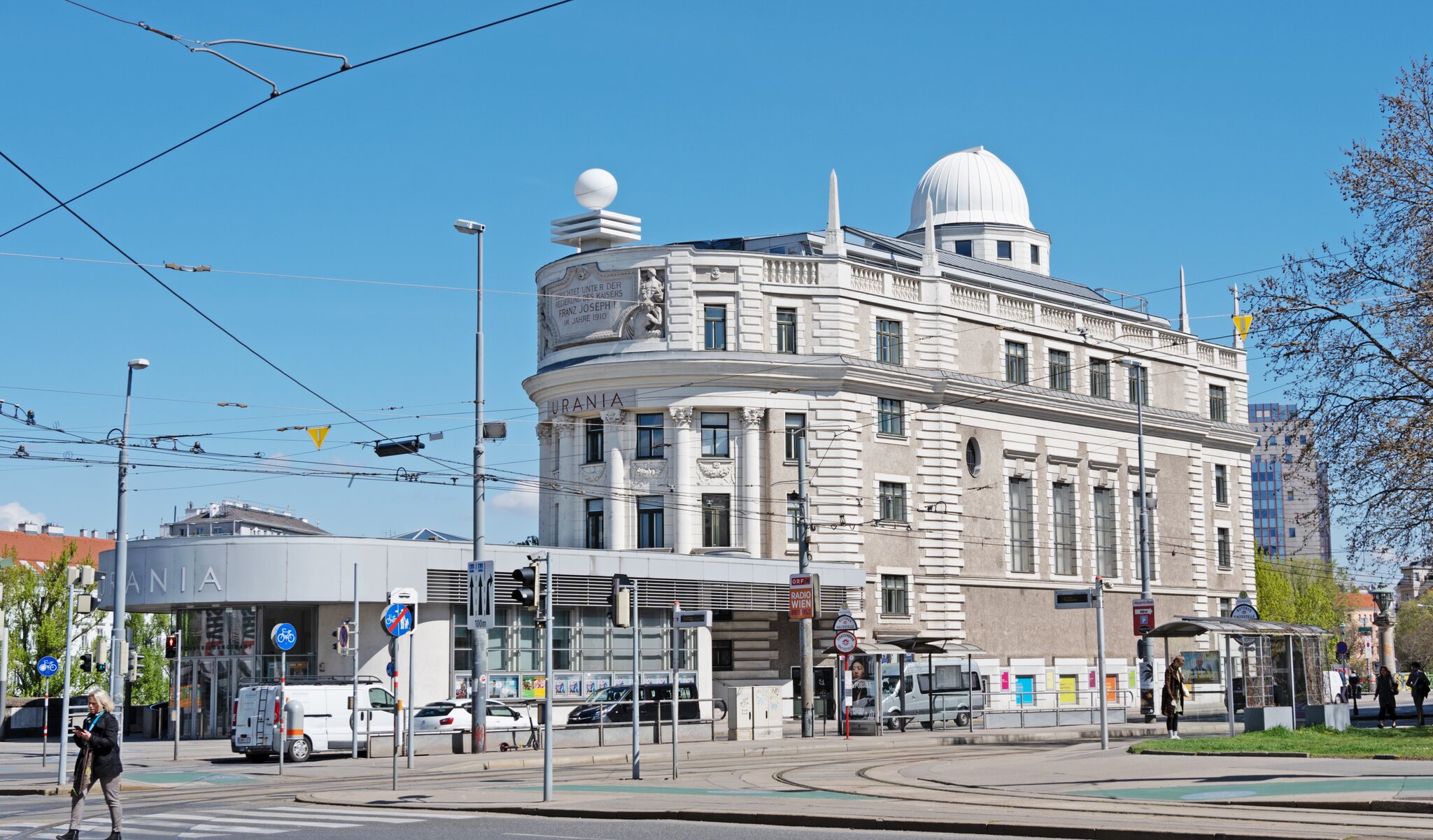 Fotomotive in Wien und deren Geschichte: Die Wiener Urania - Wien