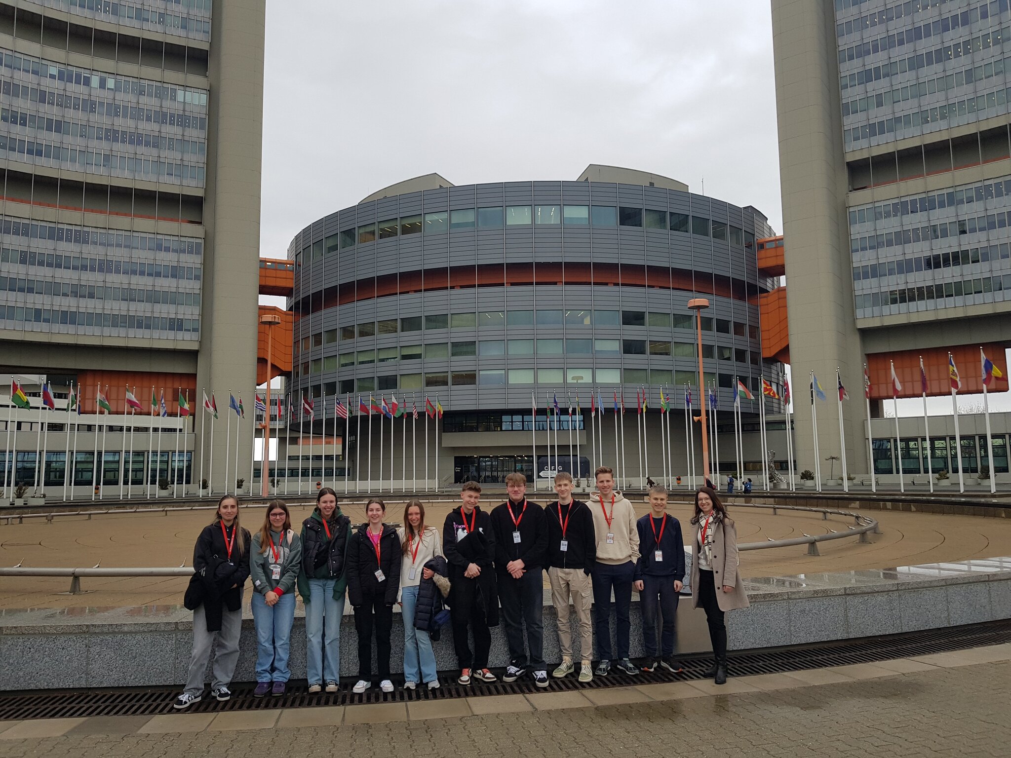 Demokratie erleben: Gym-Schüler besuchen Parlament und UNO-City ...
