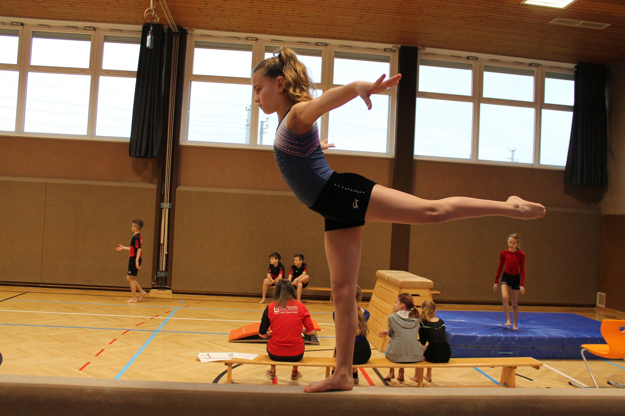 Schubertviertel: Turn10 Schulmeisterschaft im Gerätturnen an der SMS St ...