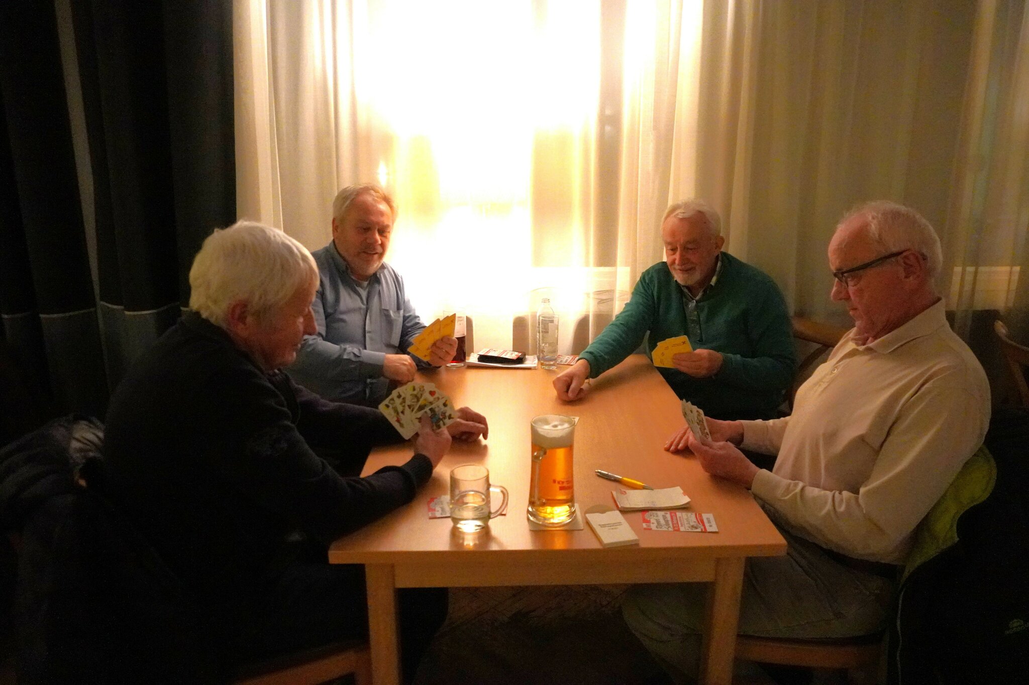 Bummerl spielen: SC Pinkafeld-Ripperlschnapsen im Gasthaus Fuith - Oberwart