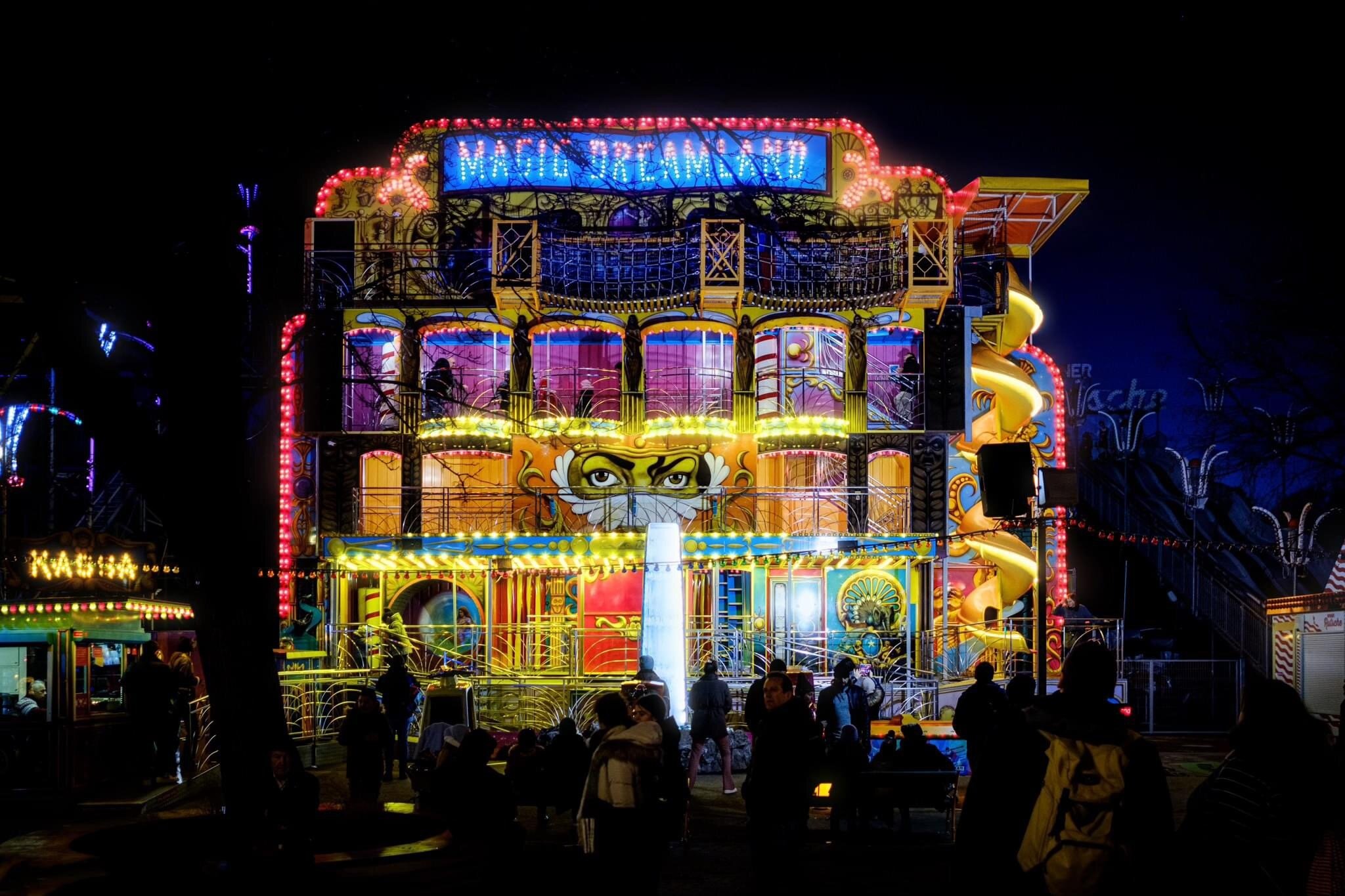 Ein leuchtendes Juwel: Das Magic Dreamland Fun House im Wiener ...