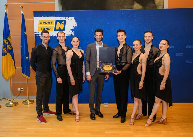 Lateinamerikanische Tänze: Ehrung und Silber für HSV Zwölfaxing - Schwechat