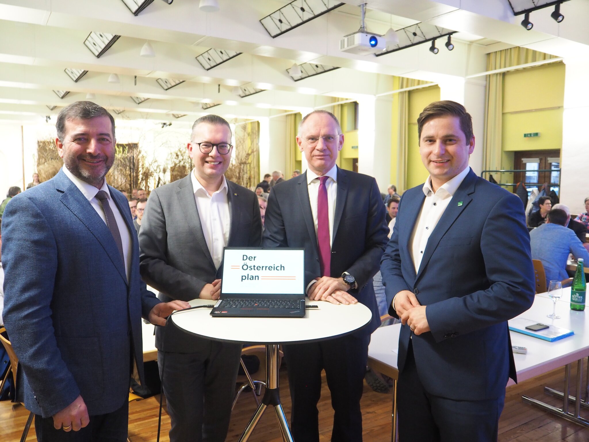 ÖVP Niederösterreich: Minister stellt Österreichplan in Langenlois vor ...