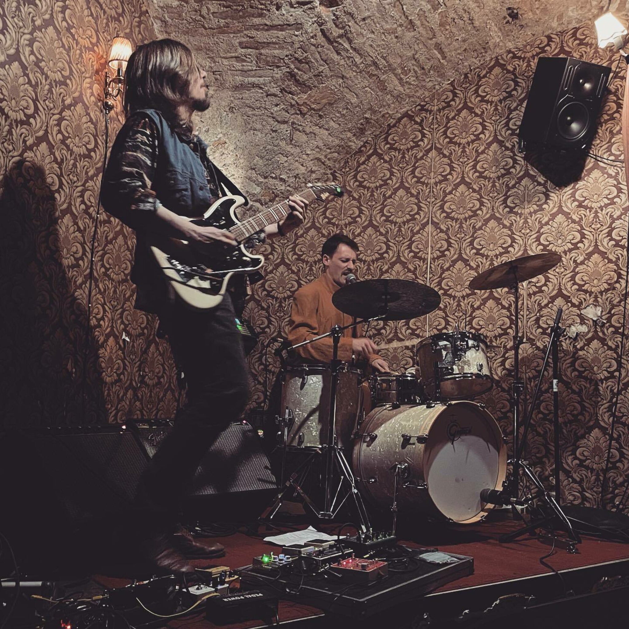 Extravagante Band-Formation mit Jesse und Magneto: Jesse / Magneto ...