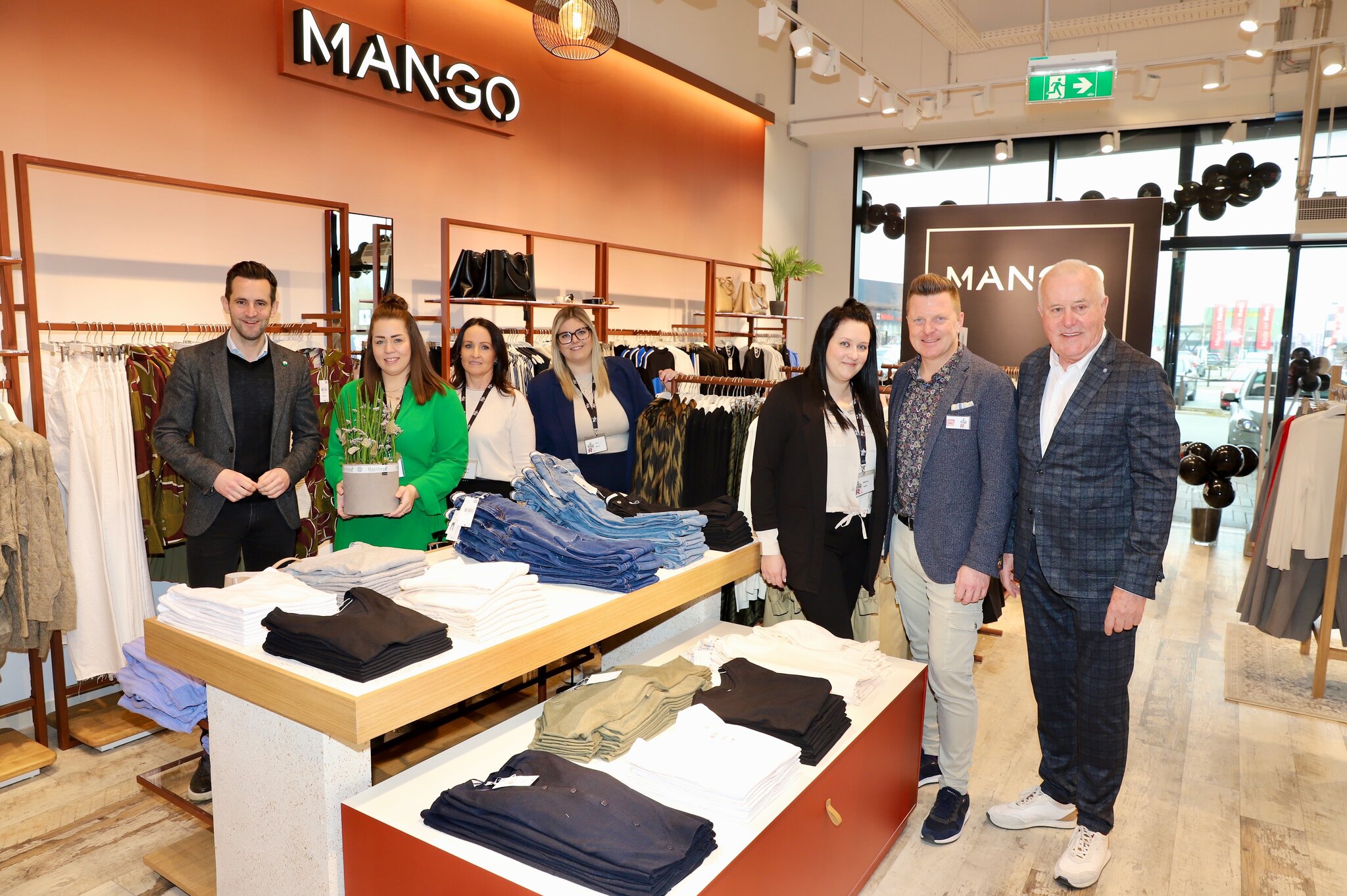 Spanisches Top-Modelabel: Mango jetzt neu im R2 Shop im Hatric Hartberg ...