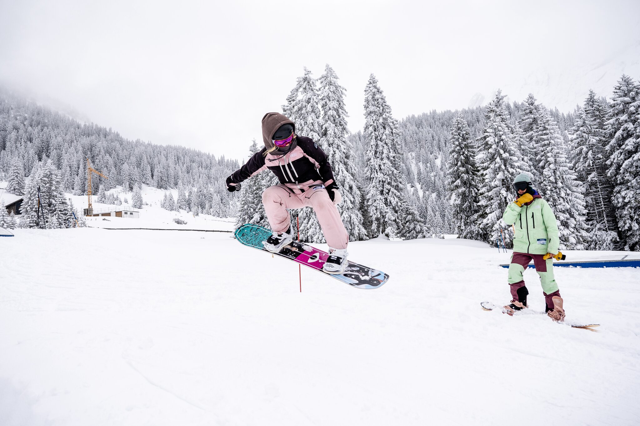 ROXY Girls Shred Session in Ehrwald: Exklusives Freestyle-Coaching für Mädchen - Reutte