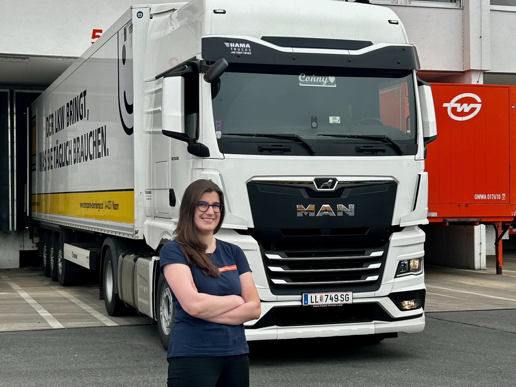 Die LKW-Lady: Cornelia hat diesen 500-PS-LKW fest im Griff - Klagenfurt