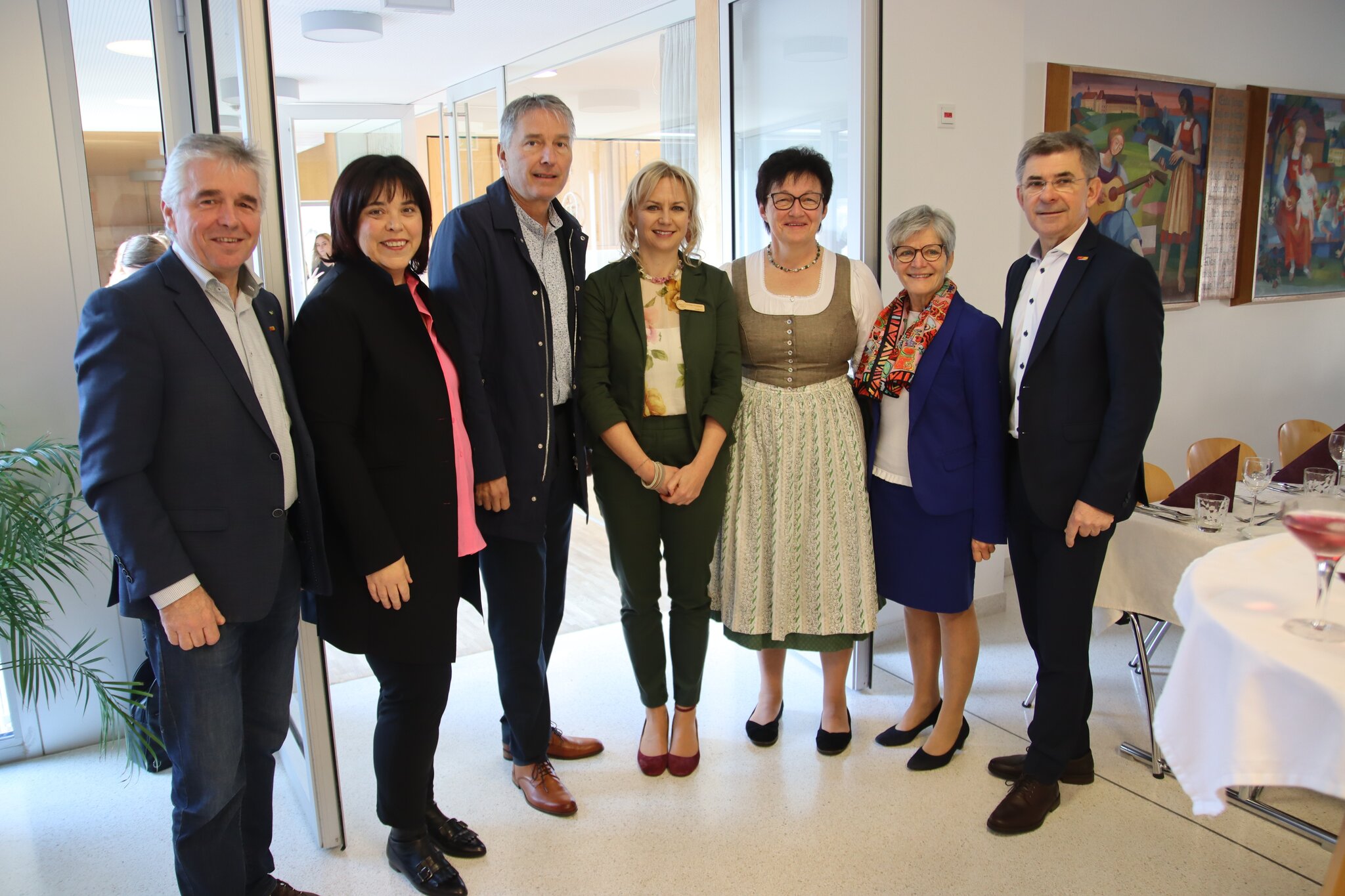 Fehring: Frauen feierten in Schloss Stein: Starke Frauen in der Region ...