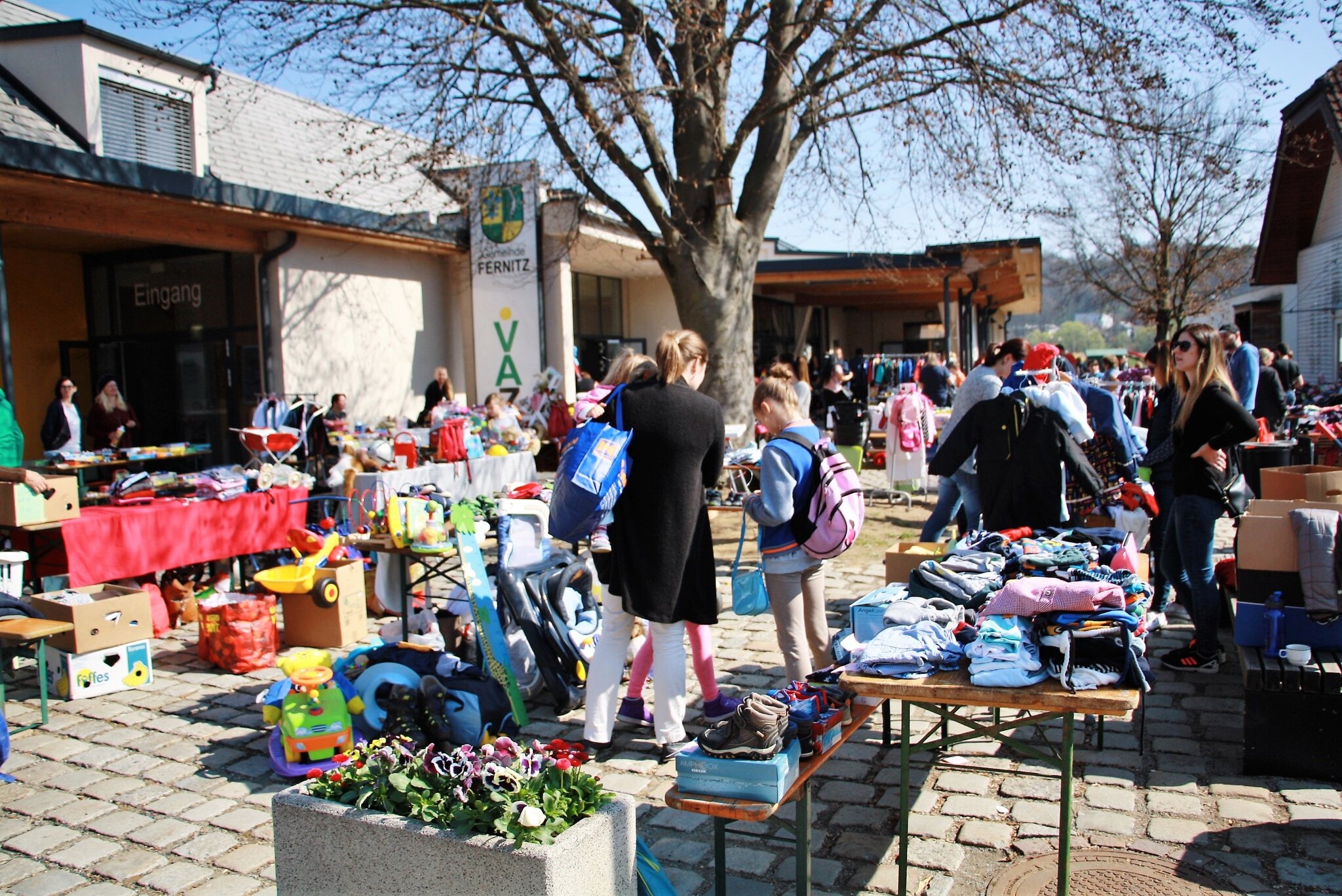 Gutes aus zweiter Hand für Kinder und Damen: Flohmarkt in Fernitz ...