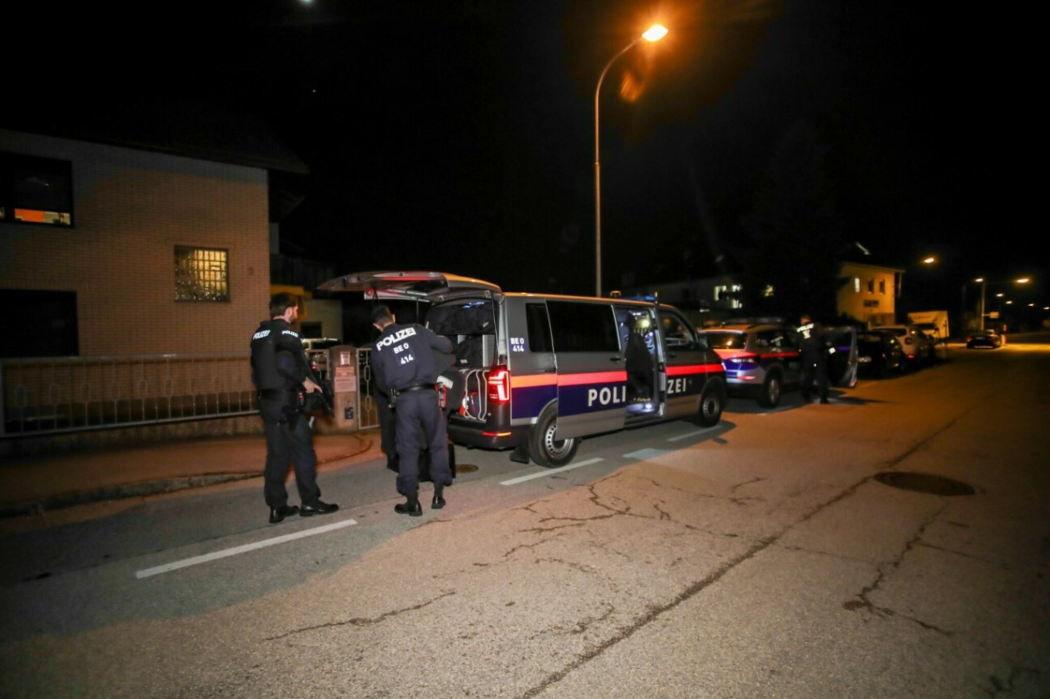 Nach Raub in Marchtrenk: Polizei forscht Verbrecher-Trio aus - Wels & Wels Land