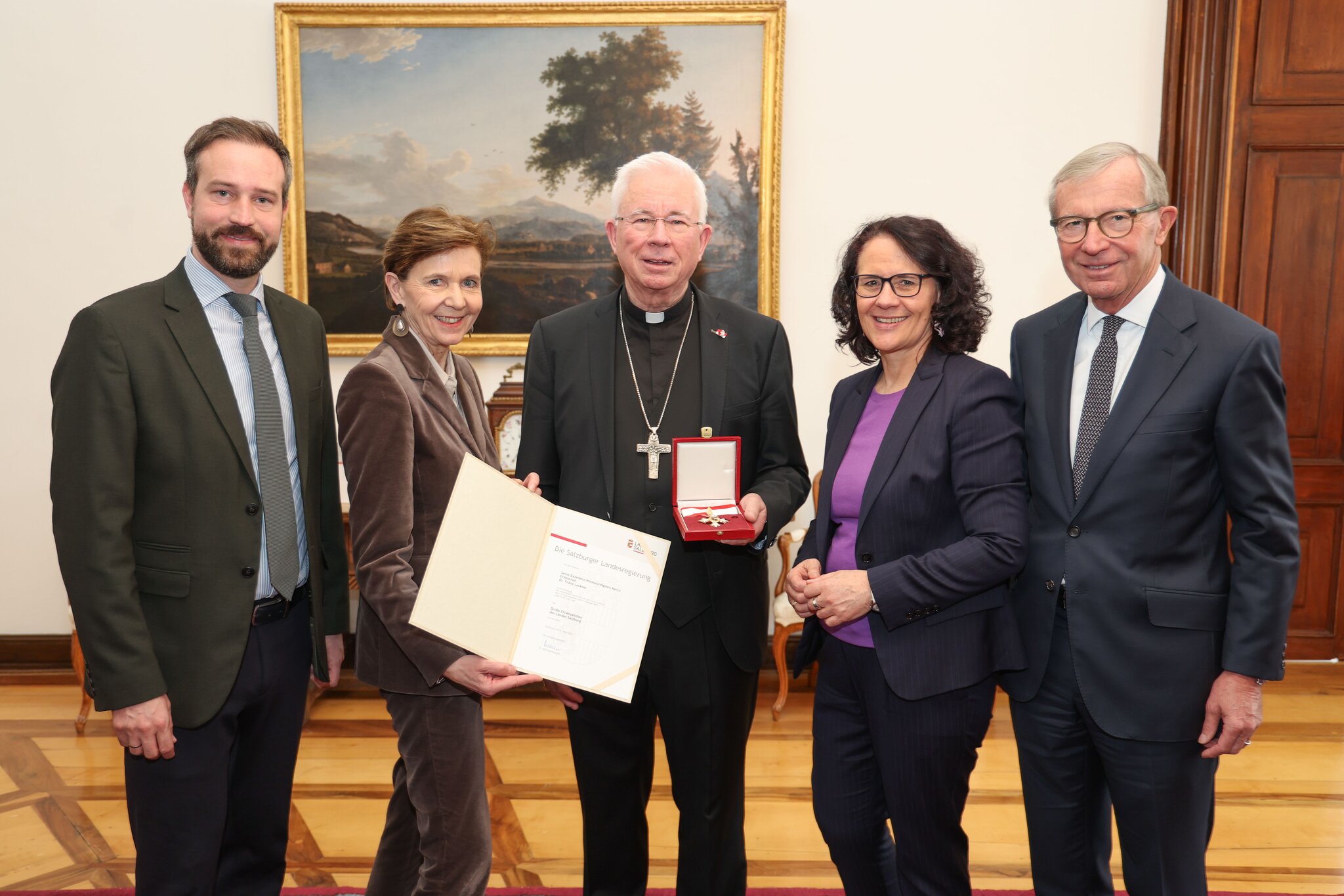 Auszeichnung für Salzburgs Erzbischof: Großes Ehrenzeichen für Franz ...