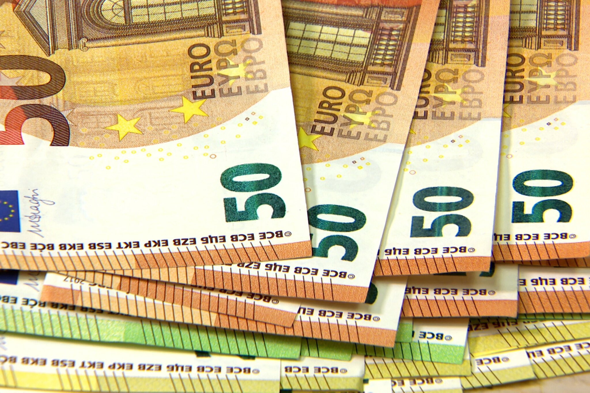 Falschgeld im Umlauf: Wie man Falschgeld erkennt und wie man damit ...