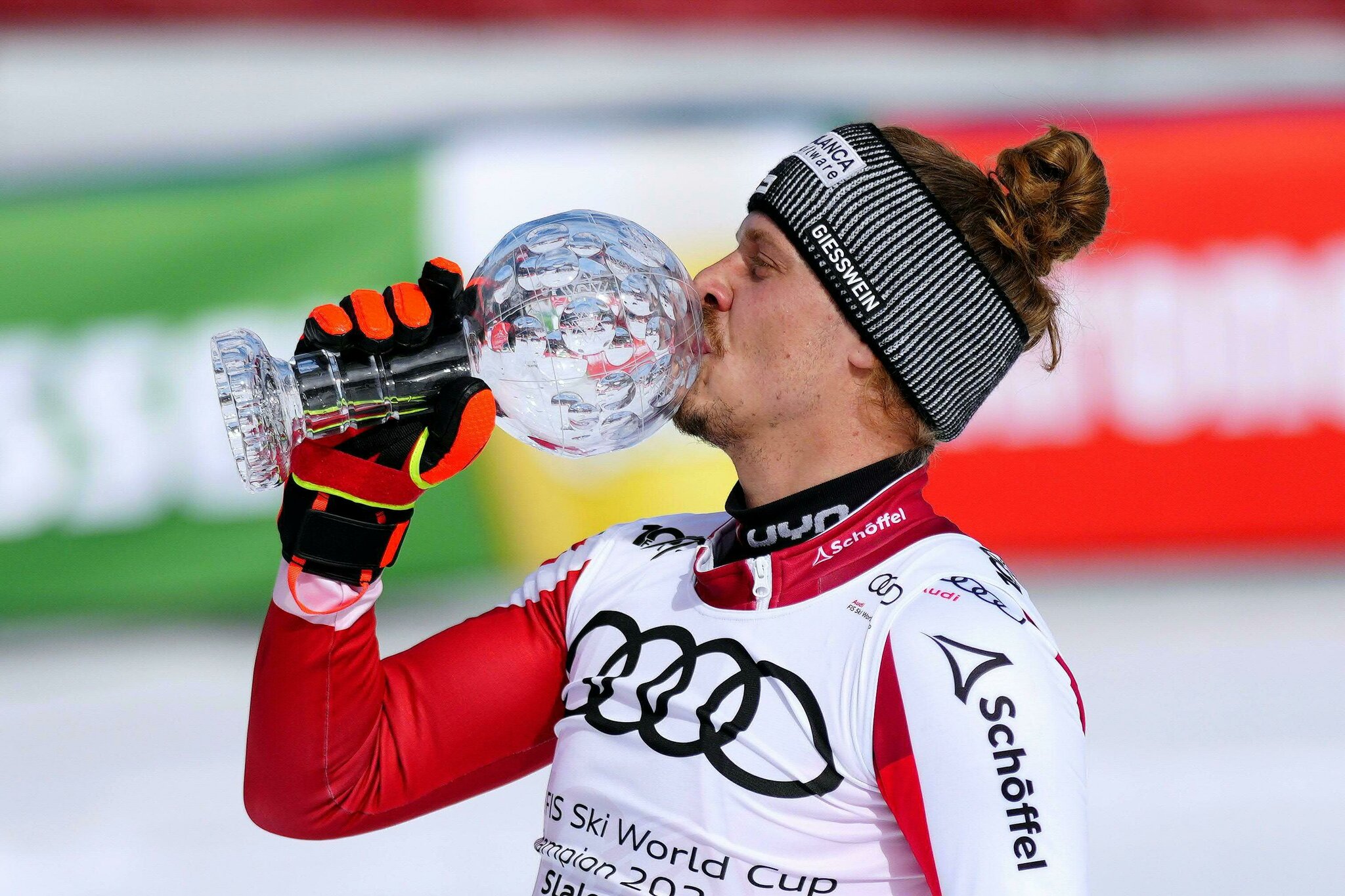 Skialpin: Manuel Feller holt sich in Saalbach die Slalom-Kristallkugel