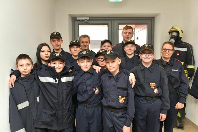 Nachwuchs: Feuerwehrjugend der Region St. Valentin stellt sich dem ...