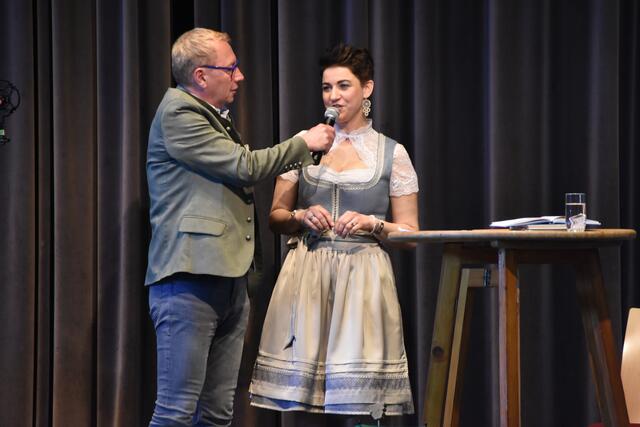 Heiteres und Weiteres: Paul Prattes präsentierte Volksmusik und Witze ...