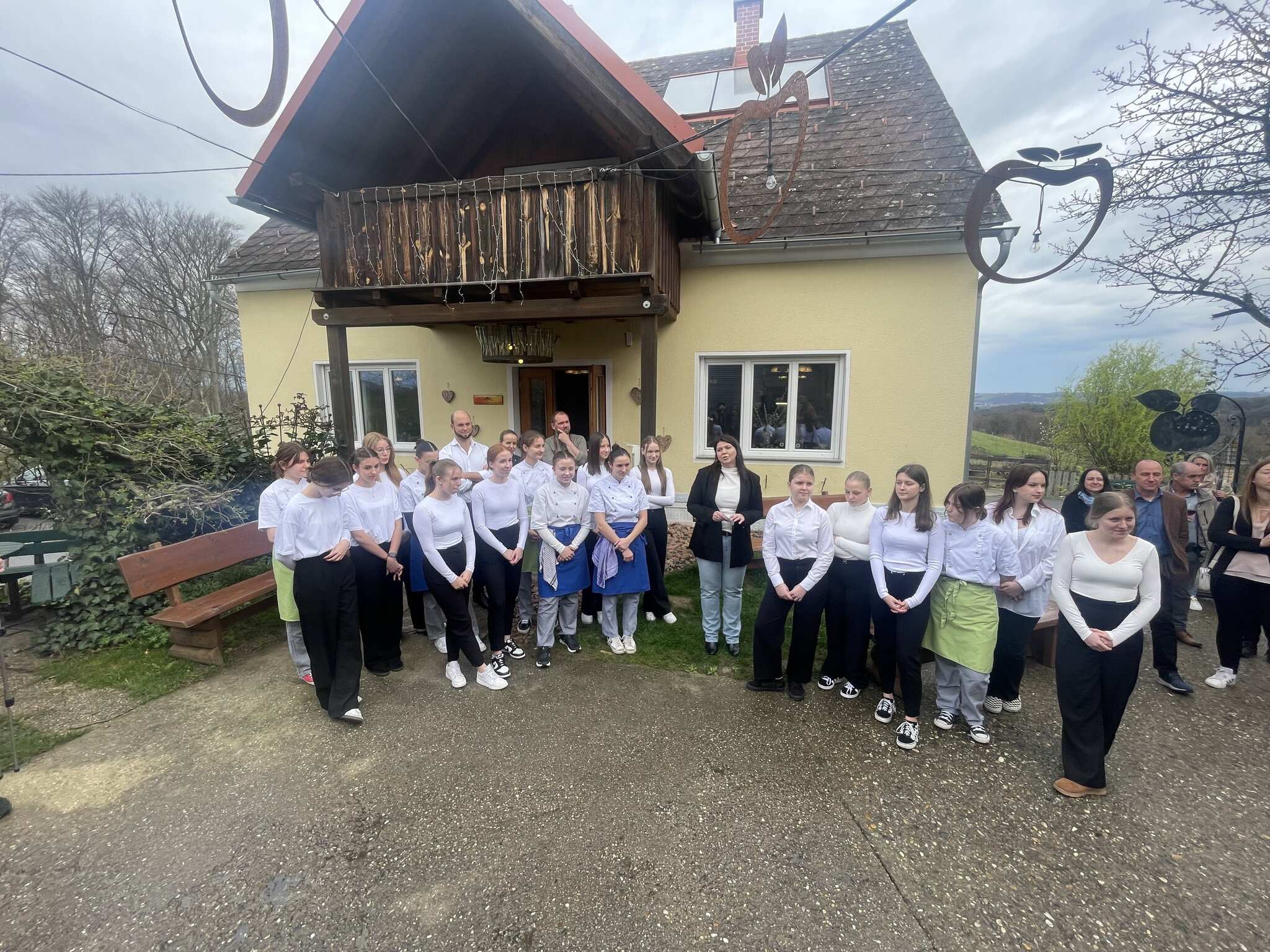 Brunch bei Glanz-Pöltl: HLW-Buffet im Apfel-Paradies in Petzelsdorf ...