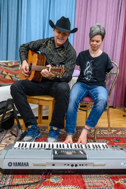 Musiker aus Region: Michael Stone und Liz müller nehmen gemeinsam Song ...