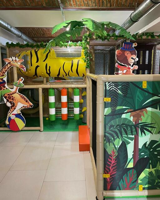 "Melman's" Hernals: Frühstückscafé und Spieleparadies für die ganze ...