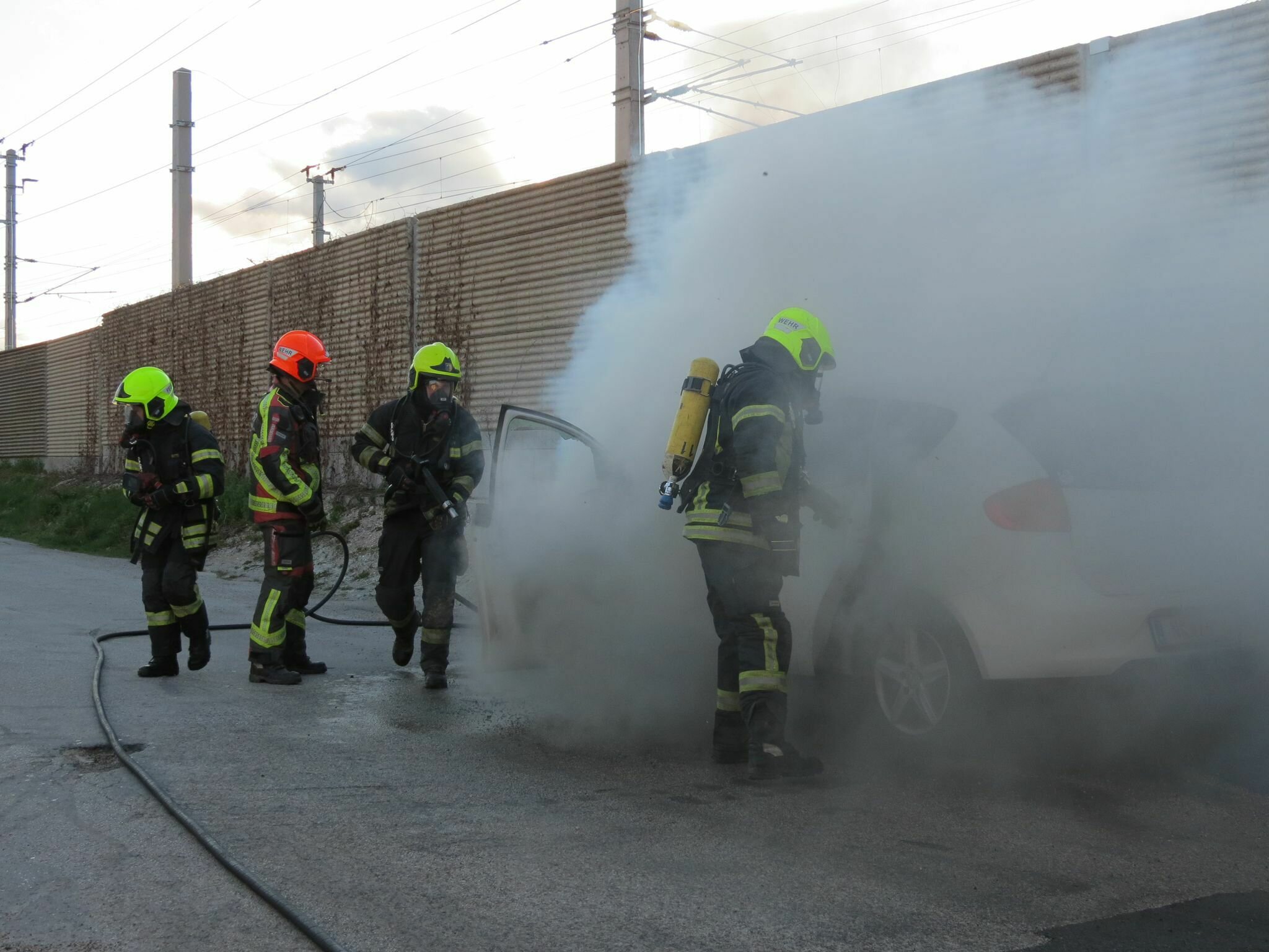 Pottschach: Auto in Flammen - Neunkirchen