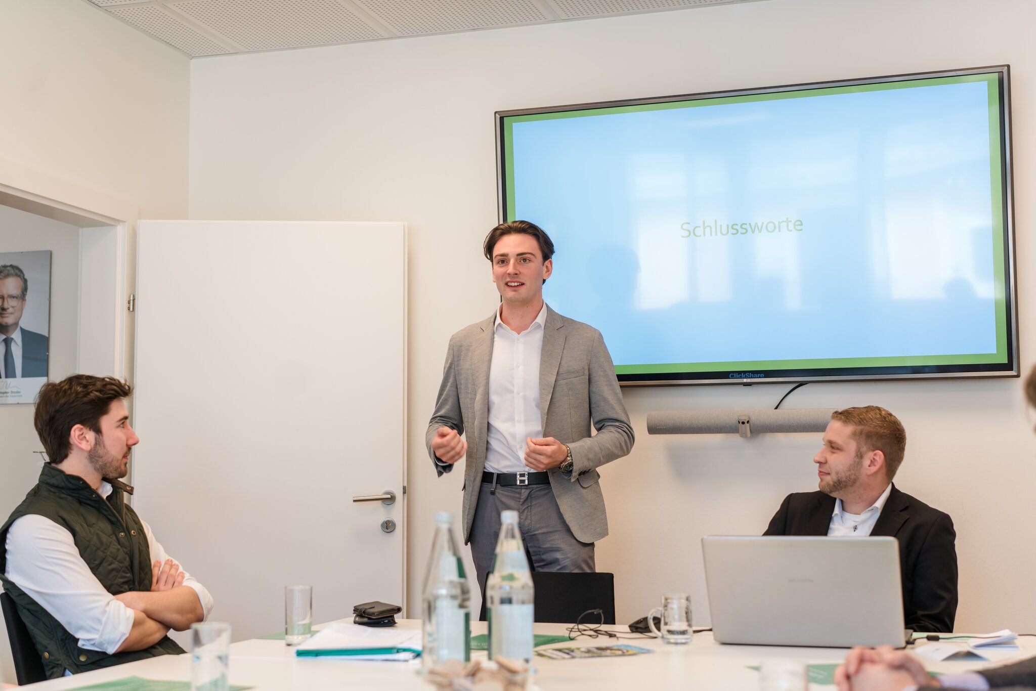 Felix Dornhofer übergibt Amt: Generationswechsel in der JVP Kernraum ...