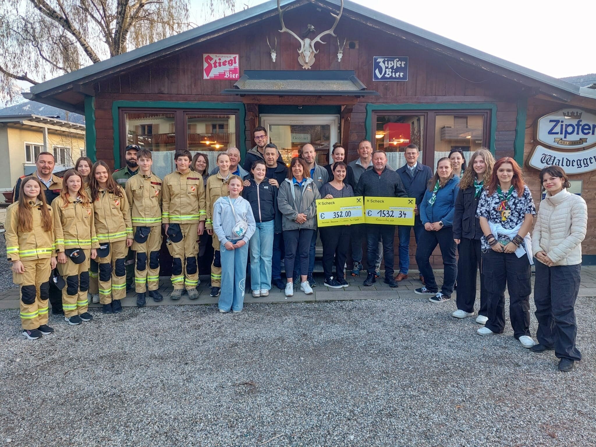 für den guten Zweck...: Spendenübergabe an den Robin Hood Club Zirl - Telfs