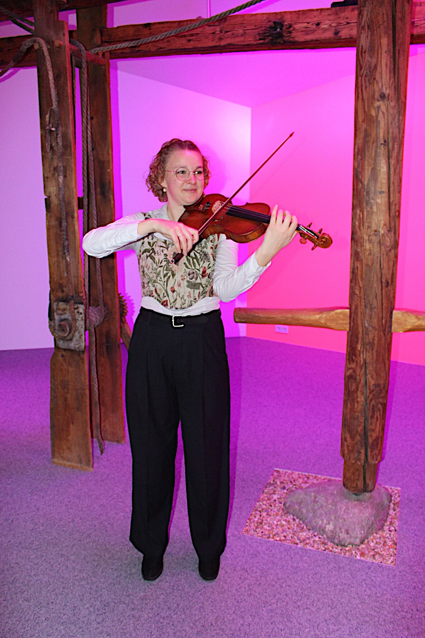 Konzert im Klocker Museum: 40 Orte: Annette Fritz auf der Violine ...