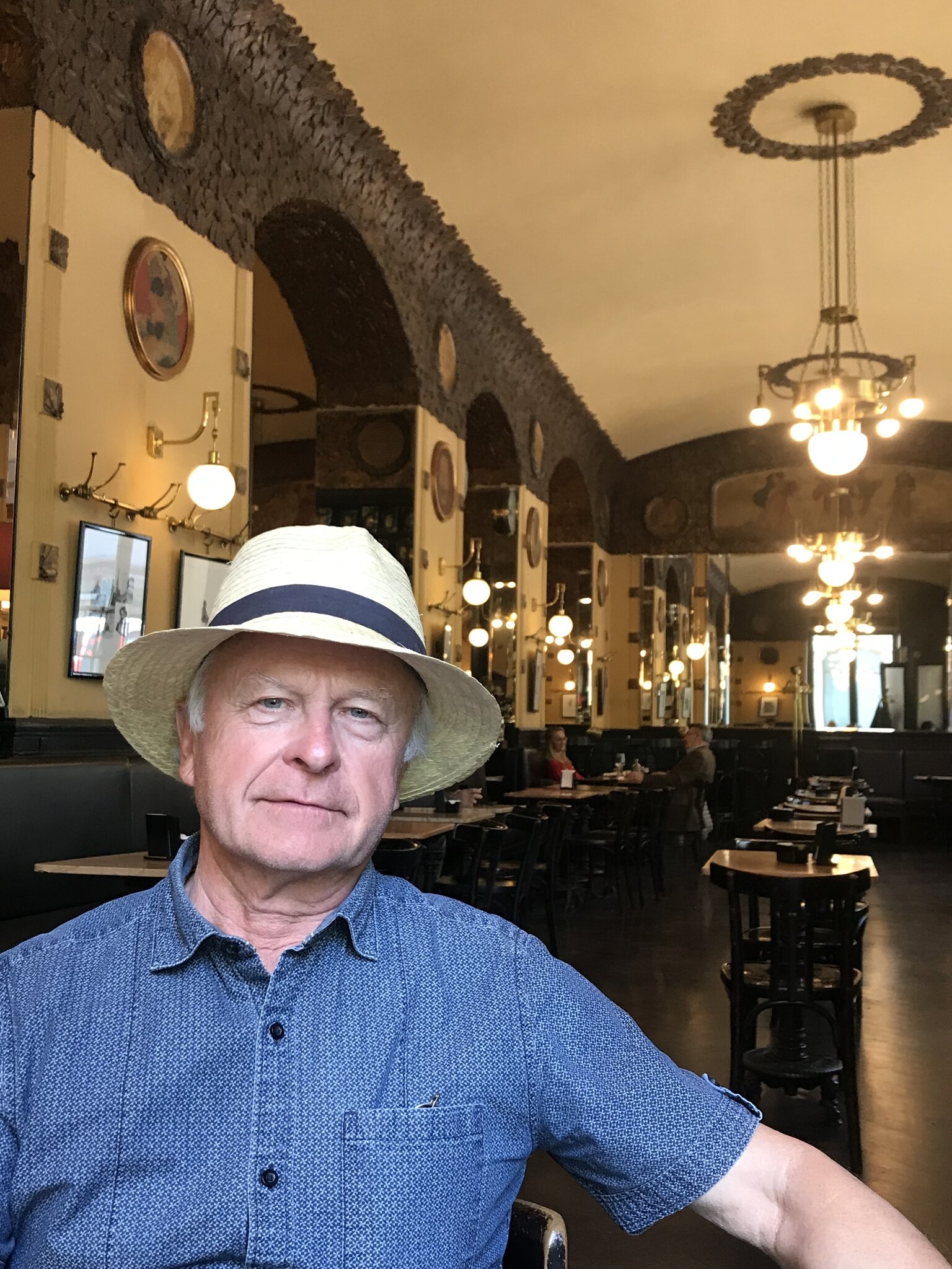 blaugelbezwettl: Lesung und Buchpräsentation von und mit Richard Wall ...