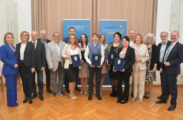 Gratulation: Sechs neue Pflegefachassistenten erhielten ihre Diplome ...