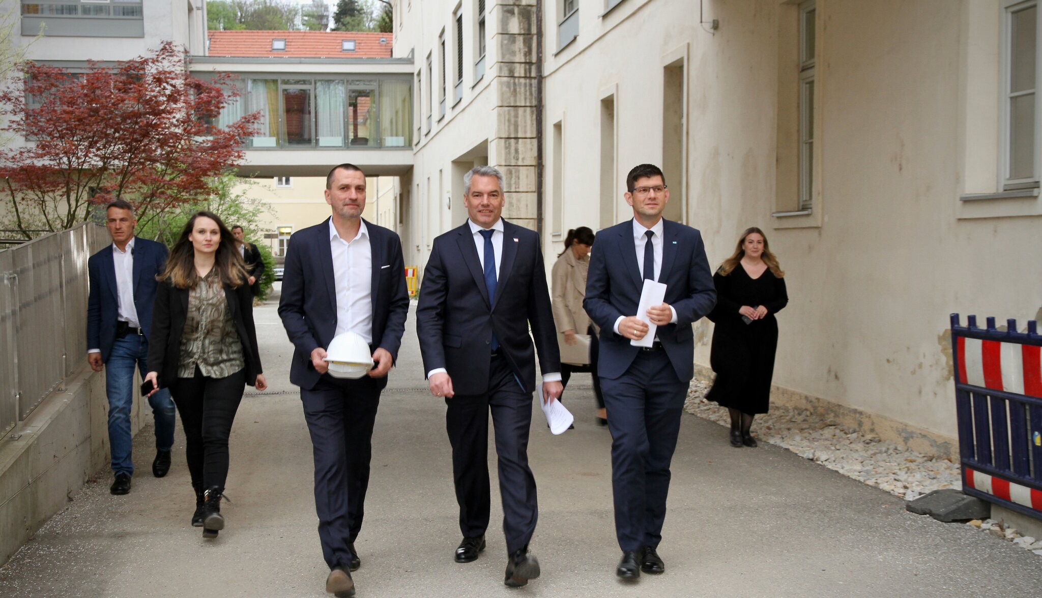 Mit Video: Nehammer verspricht bis zu 100 Millionen für neuen Wohnraum ...