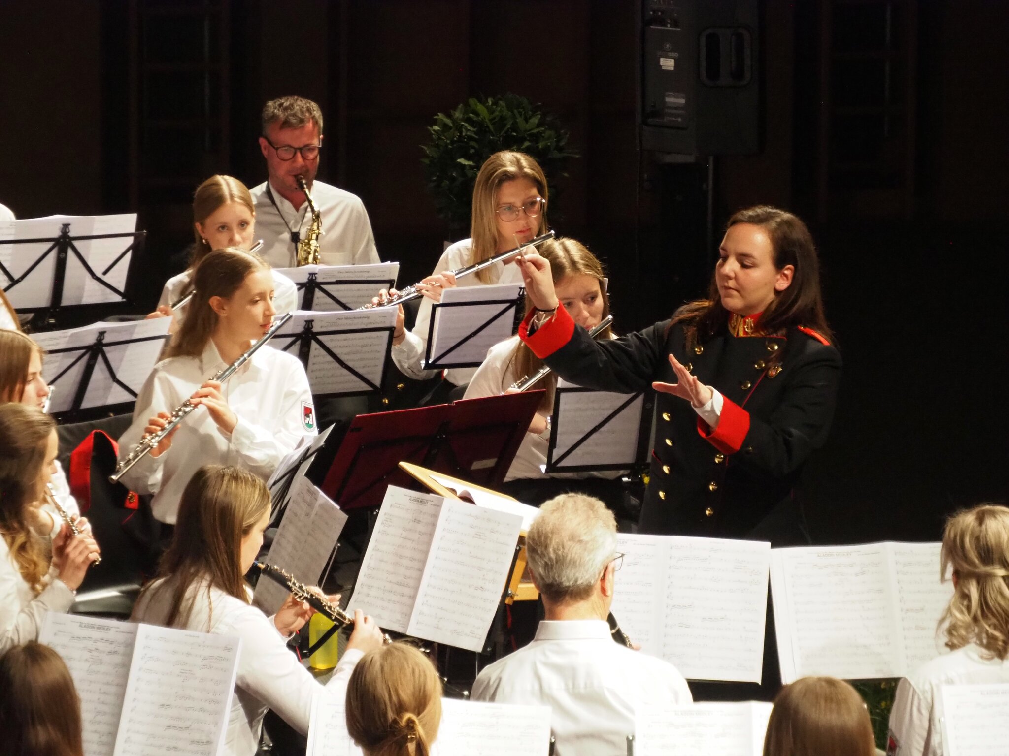 Stadtkapelle Grieskirchen: Julia Bonelli übernahm Kapellmeister ...