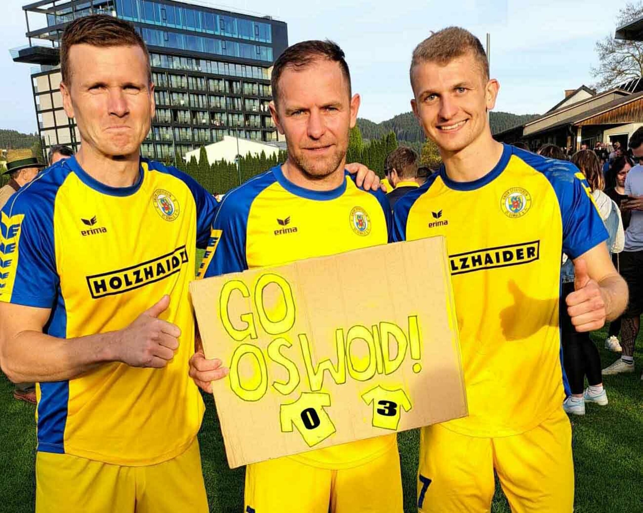 Fußball Derby ging mit 3:0 an St. Oswald: St. Oswalds Tormann Rene ...